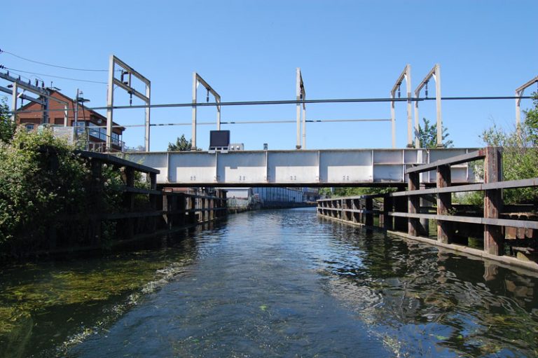 Trowse Swing Bridge - BroadsNet