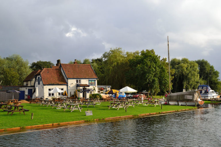The Ferry House at Surlingham - BroadsNet